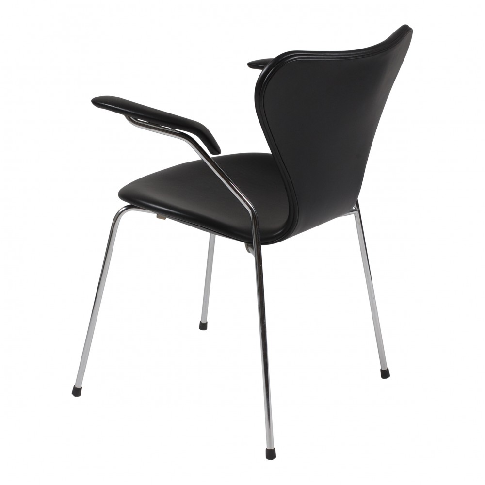 Arne Jacobsen 3207, 7er armstol, i sort classic læder- Gratis levering ...