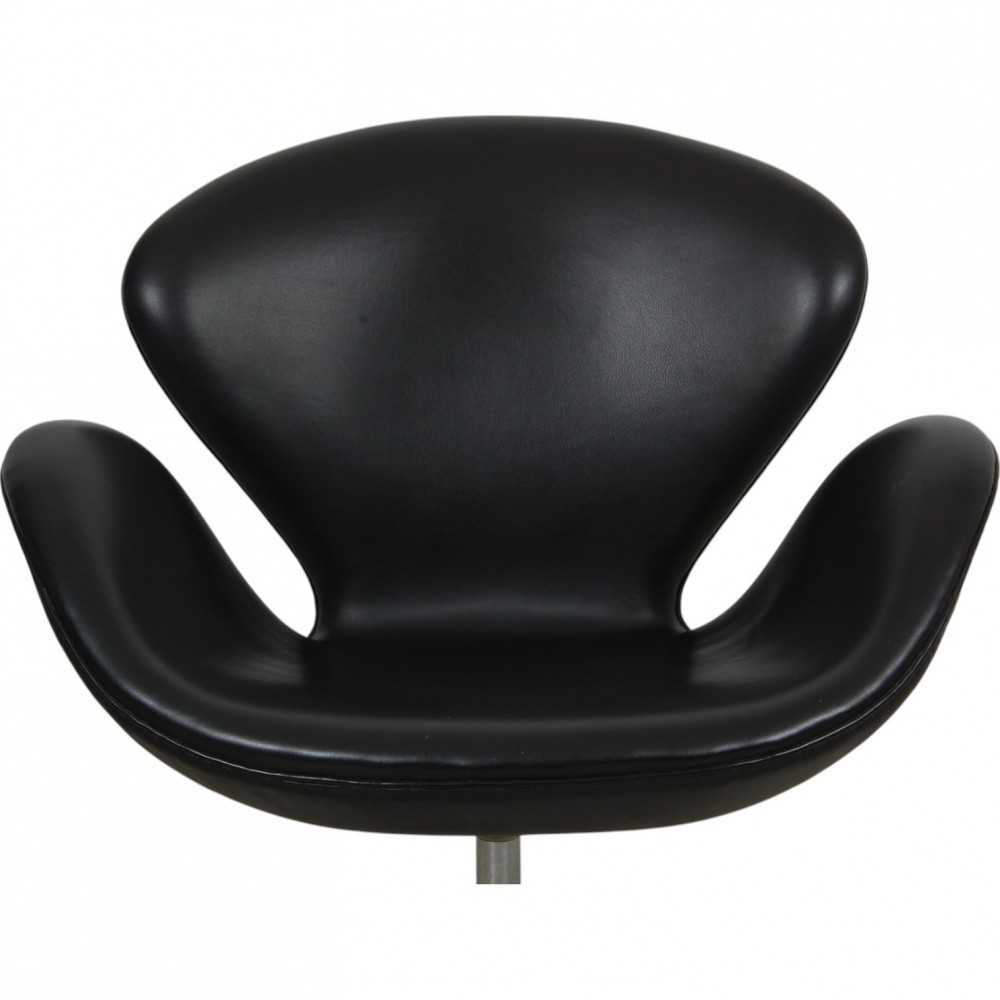 Køb brugt Arne Jacobsen Svane stol i patineret sort læder 1987