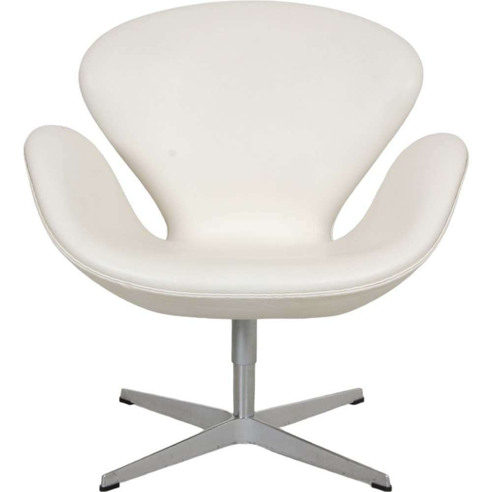 Køb brugt Arne Jacobsen Svanen stol i hvidt læder fra 2012