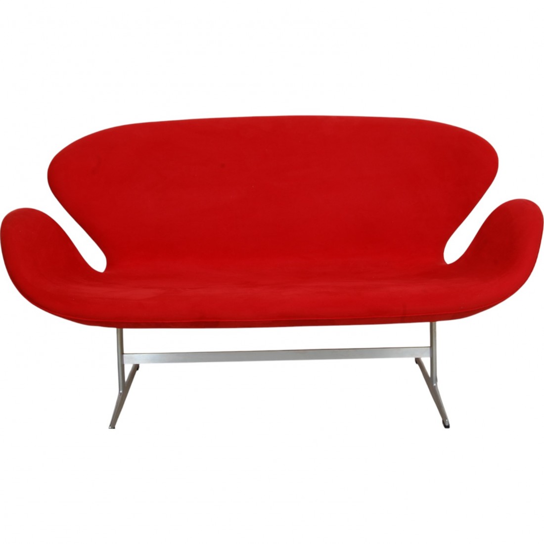 Arne Jacobsen Swan sofa in red Alcantara fabric.
