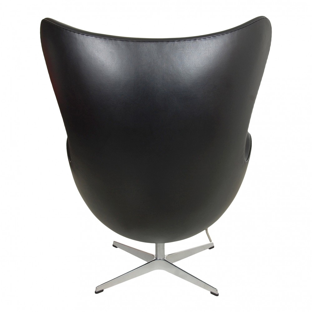 Ombetrækning af Arne Jacobsen ægget stol i læder - CPH-Classic
