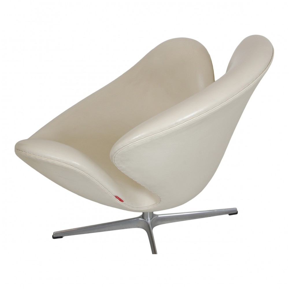 Arne Jacobsen Swan chair in original white patinated leather - Cph-Classic