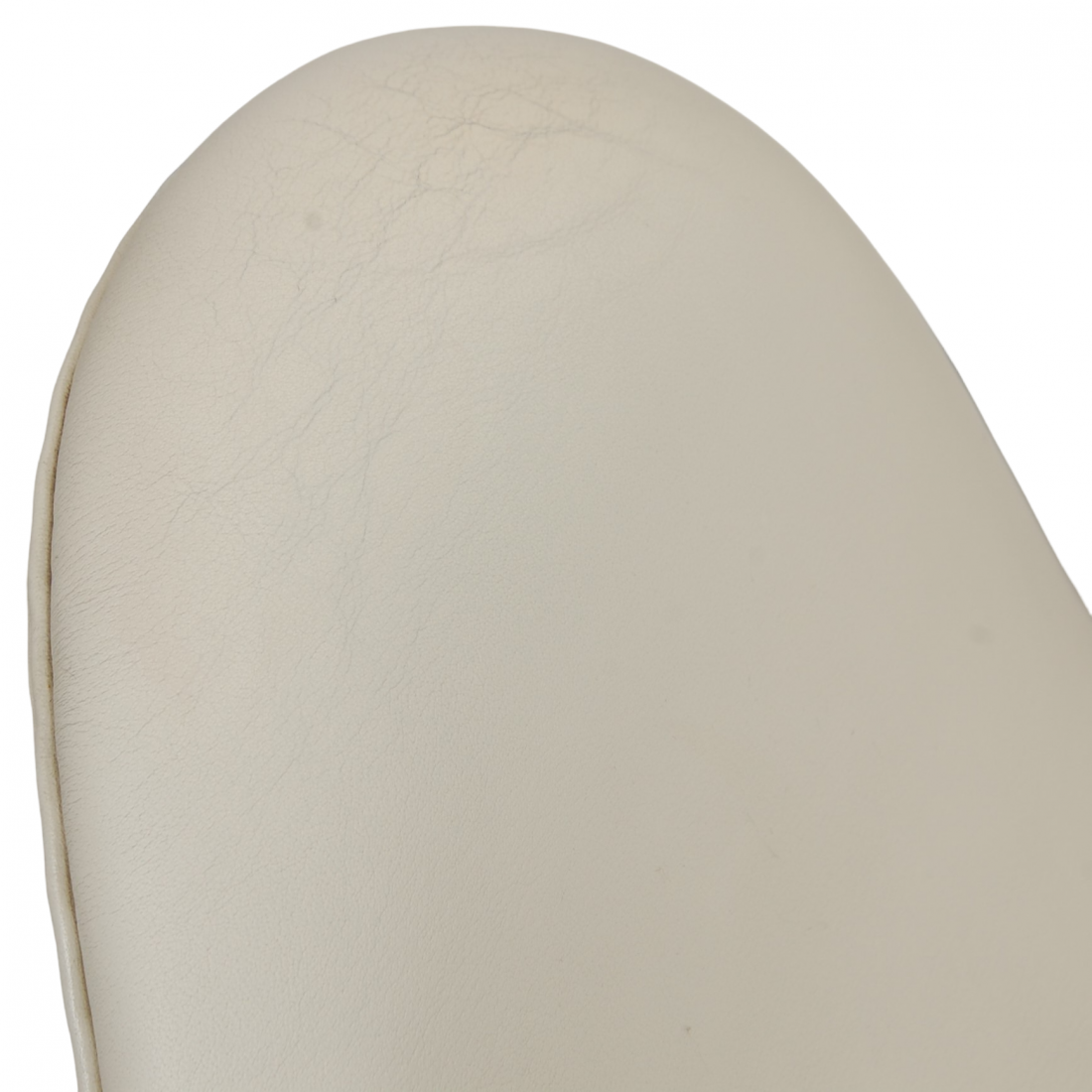 Køb brugt Arne Jacobsen Svane stol i hvidt læder | CPH-Classic
