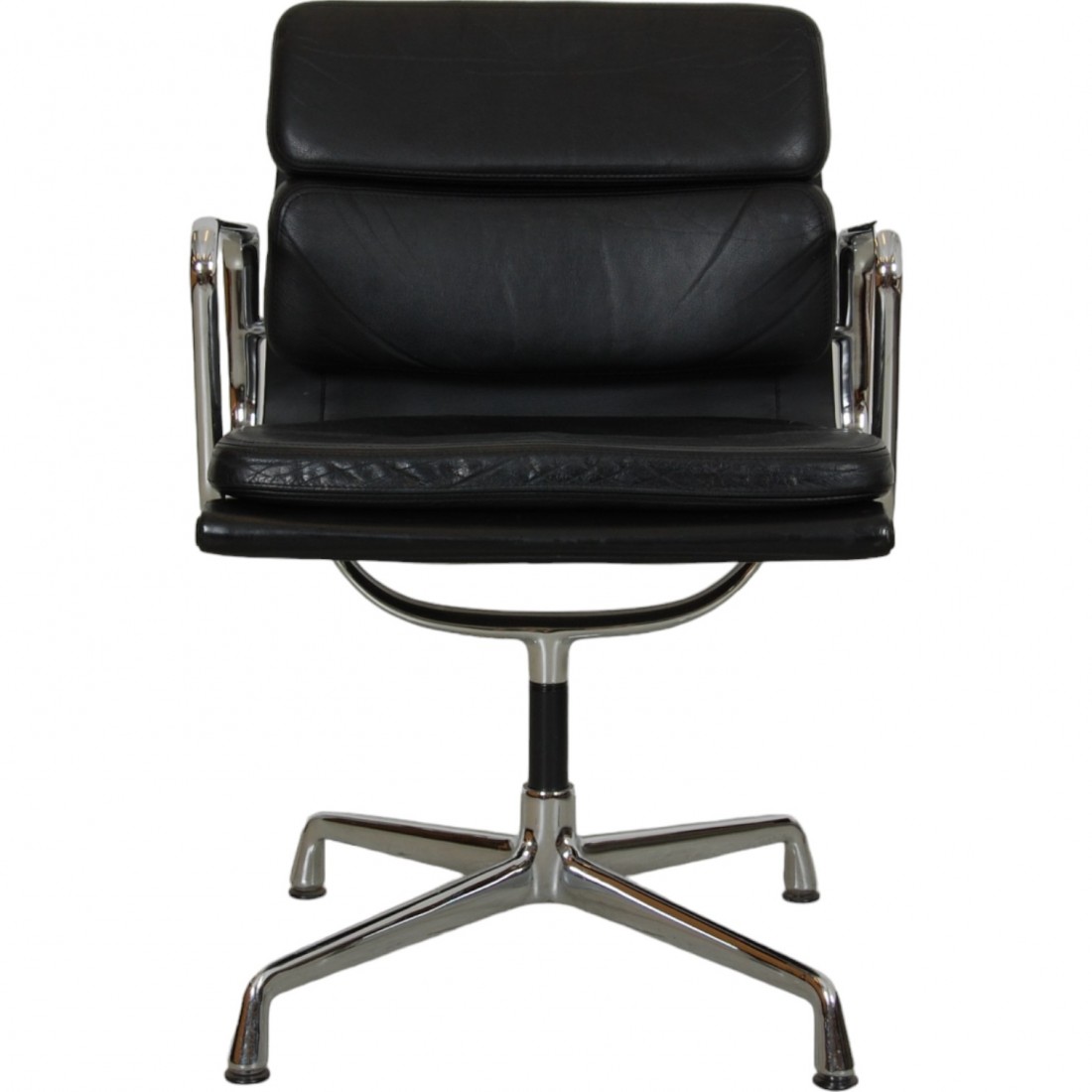 For Sale | Charles Eames Ea-208 chair in black leather