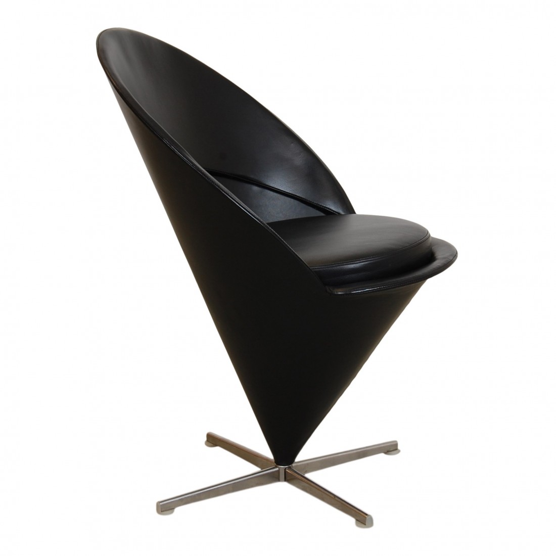 Pre-owned Verner Panton cone-chair in black leather | For Sale - CPH ...